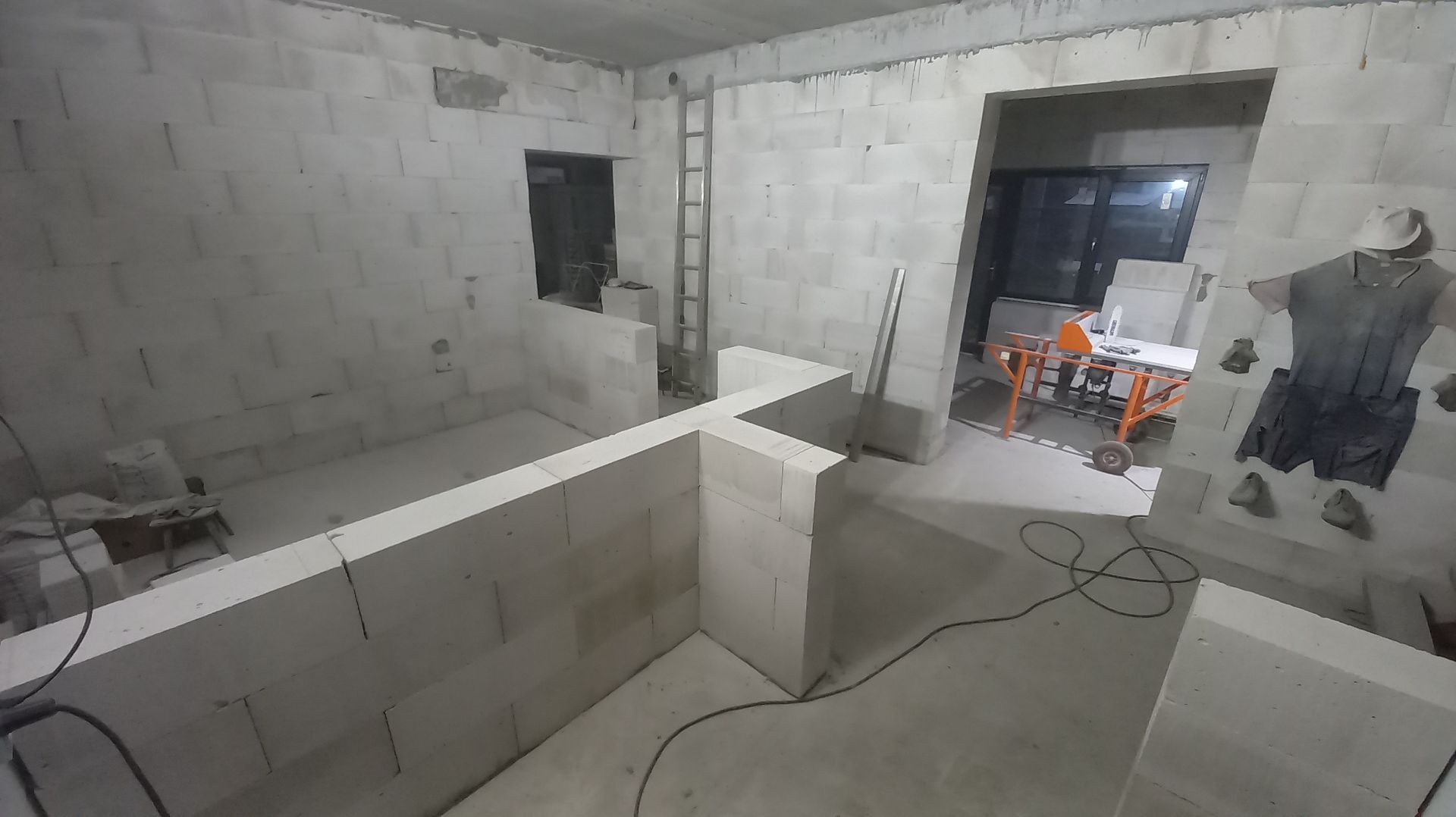 Перегородочные стены первого этажа