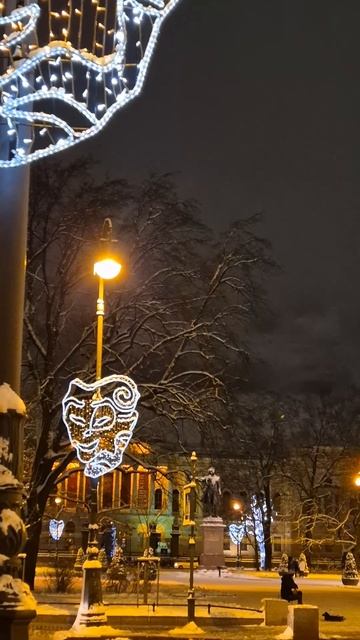 Подсветка улиц в ночное время — световые консоли и архитектурное освещение