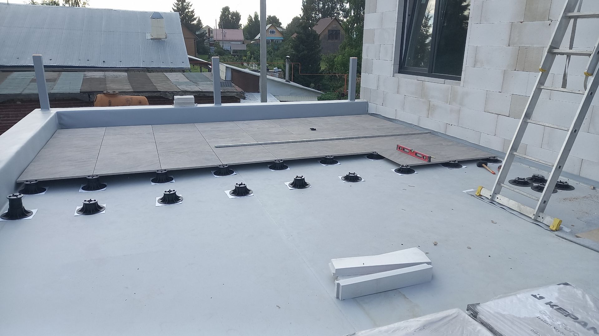 Плоская эксплуатируемая терраса