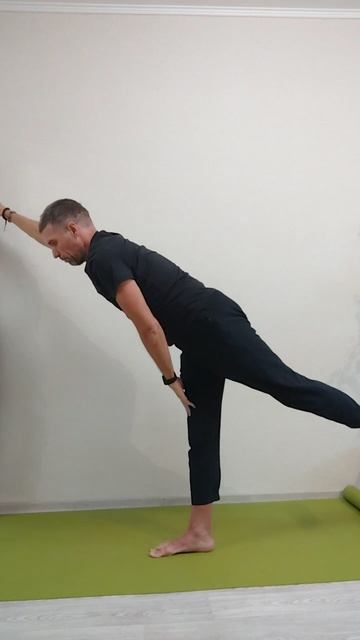 2025-11-28 Поза героя 3. Вирабадрасана 3.