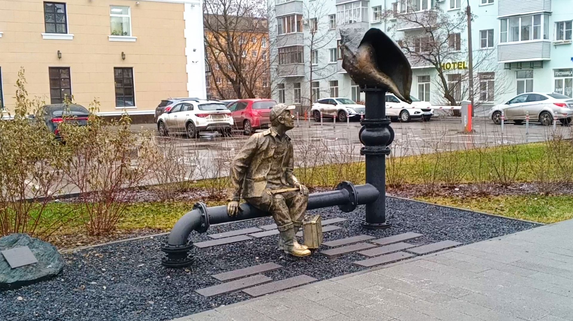 Памятник водопроводчику в Перми