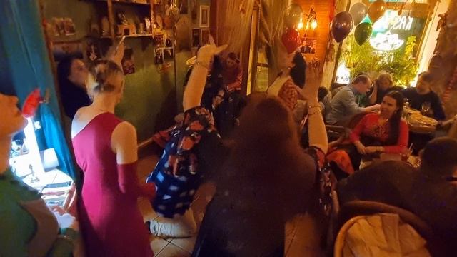 ТАНЦЫ В ИНДИЙСКОМ РЕСТОРАНЕ "КАШМИР". ДИСКОТЕКА. ДЕНЬ РОЖДЕНИЯ КАФЕ.
