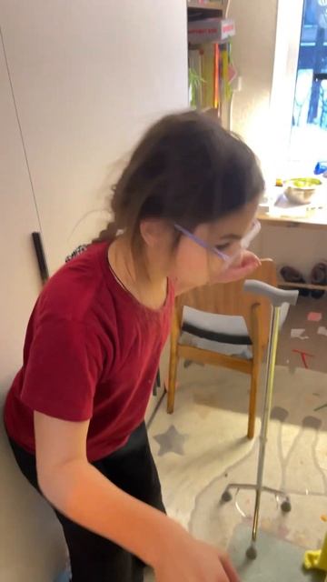 Реабилитация после операции 10 – 11-я неделя учимся стоять самостоятельно и делать шаги ￼