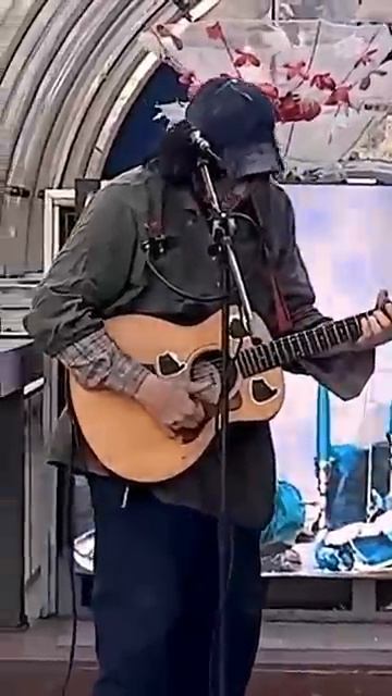 бомж гитарист