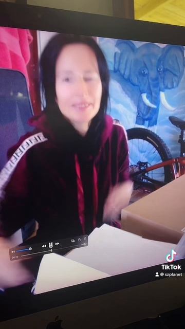 Кто как слушает радио - а я вот так 🙈🤣 Кто понял, в чем прикол? 😜 @retrofmlatvija