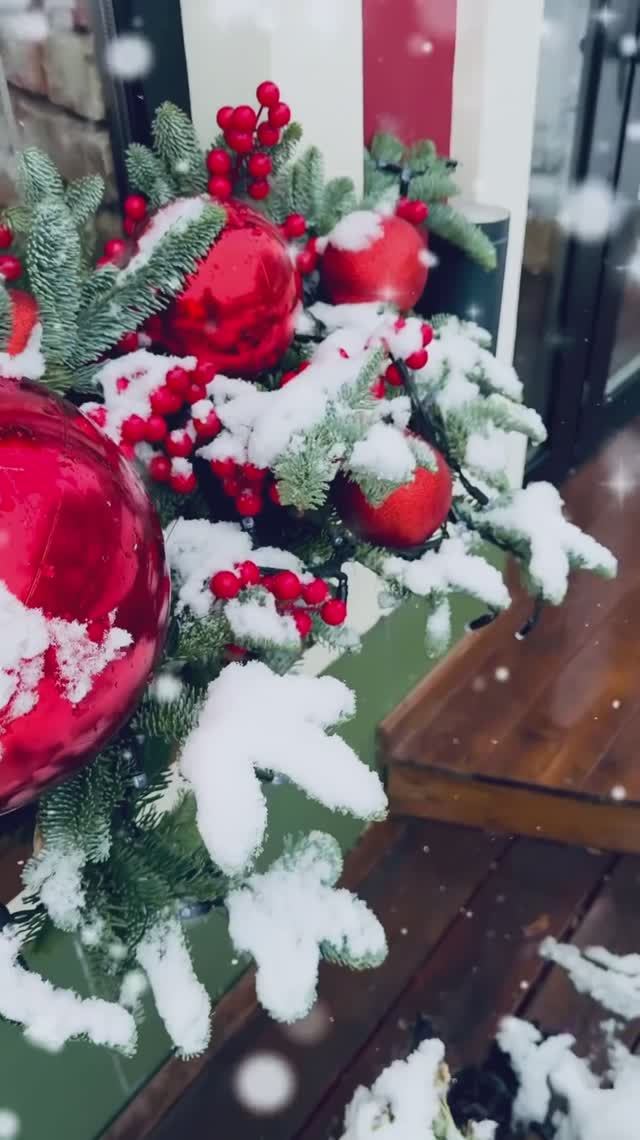 Очарование города под снежной шапкой