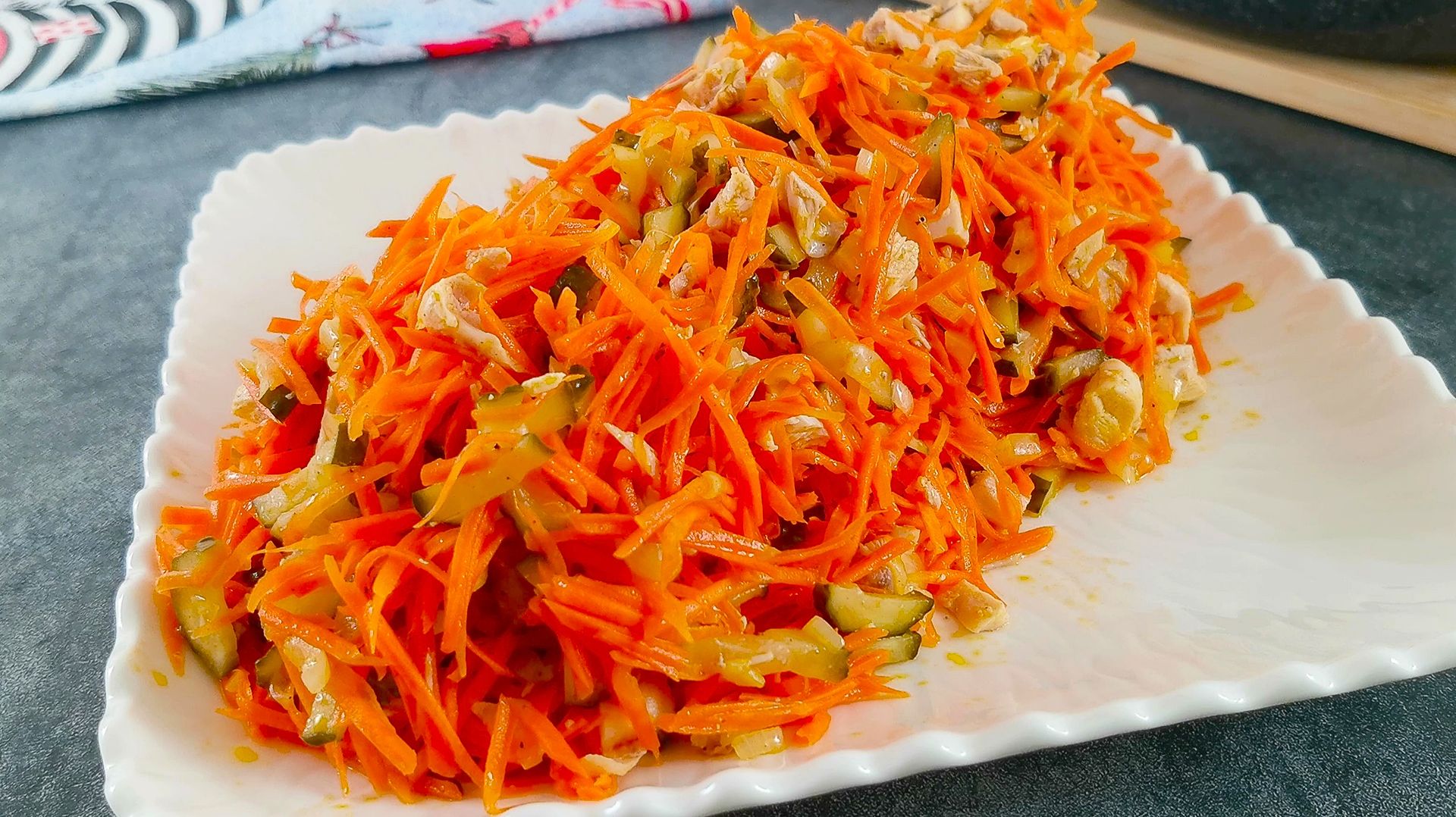 Салат с морковью и курицей. Еще один очень вкусный вариант