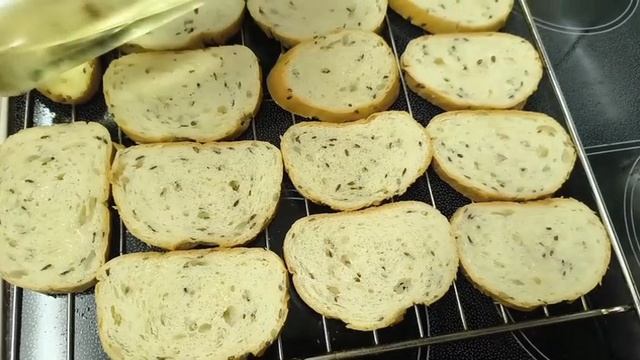 Хрустящие сухарики и гренки из хлеба в домашних условиях. Готовим своими руками сухарики и гренки.