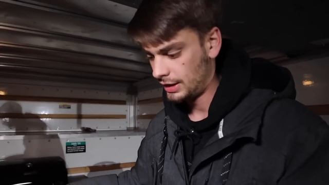 Mrbeast на русском Заказал Пиццу и Отдал в Чаевые Дом