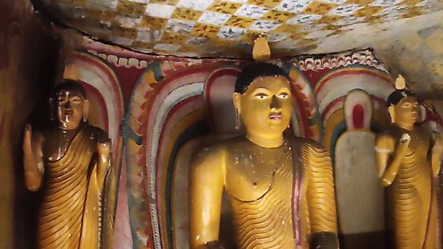 Первый пещерный буддийский храм Дамбулы, Шри-Ланка