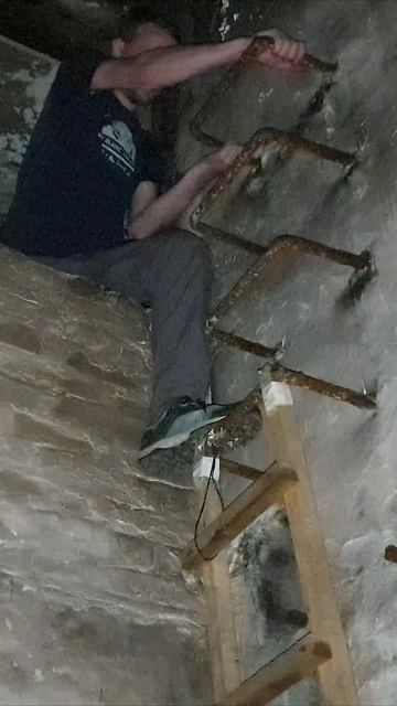 Залезли на заброшенную войсковую часть около Вещево #shorts #армия #история #заброшка