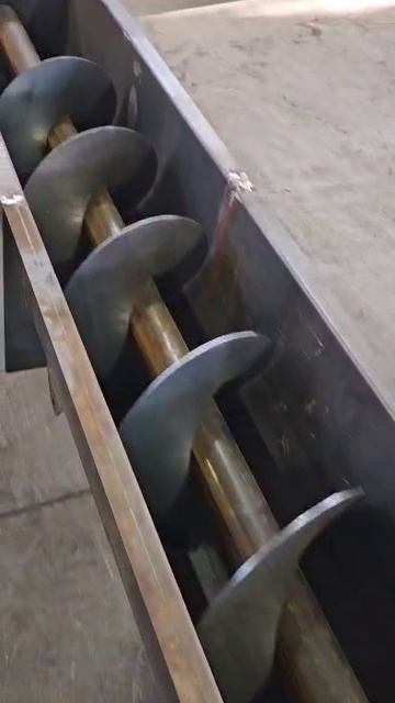 Шнековый транспортер для сыпучего сырья. Обкатка перед отправкой клиенту.