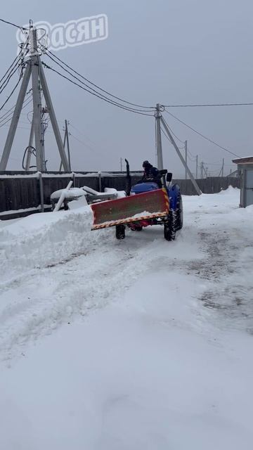 Уборка снега на мини тракторе, русич 404 #shorts