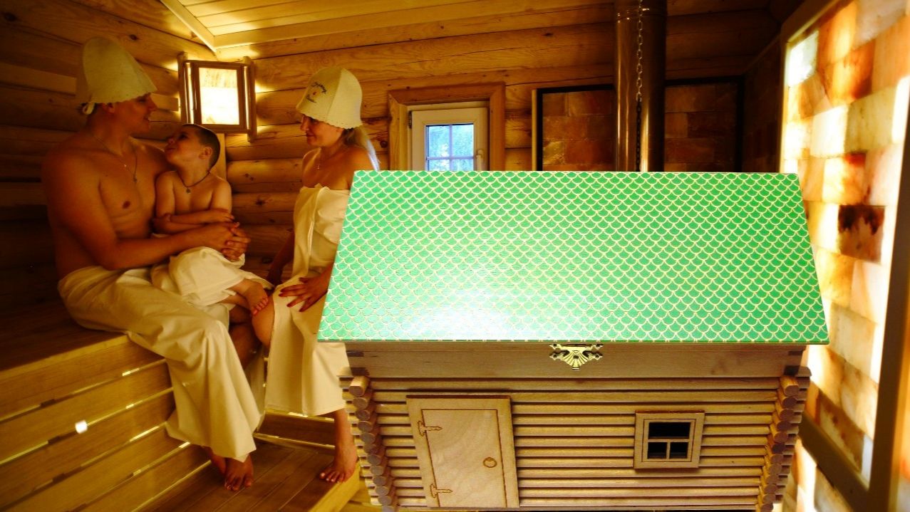 Деревянный сельский домик баня (шкатулка-хлебница)