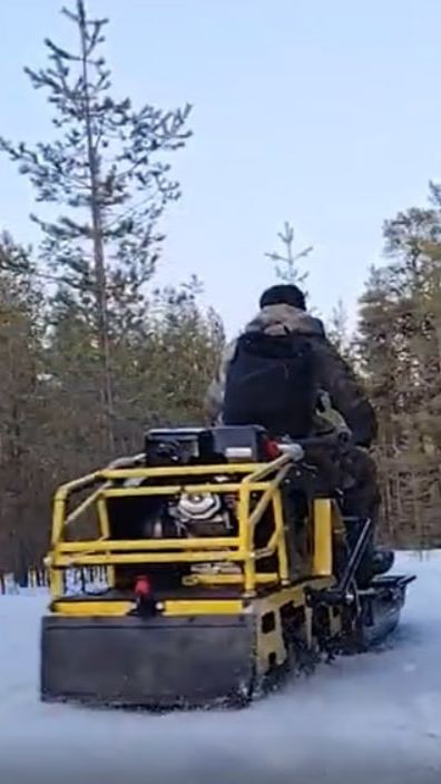 Мотобуксировщик ARTELV ЯМАЛЕЦ 315KL в тайге.