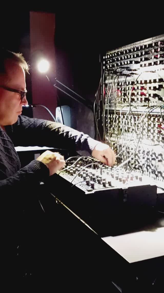 Пробую аналоговый синтезатор