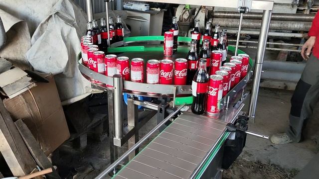 Стол подающий и транспортёр пластинчатый для алюминиевых банок и стеклянных бутылок