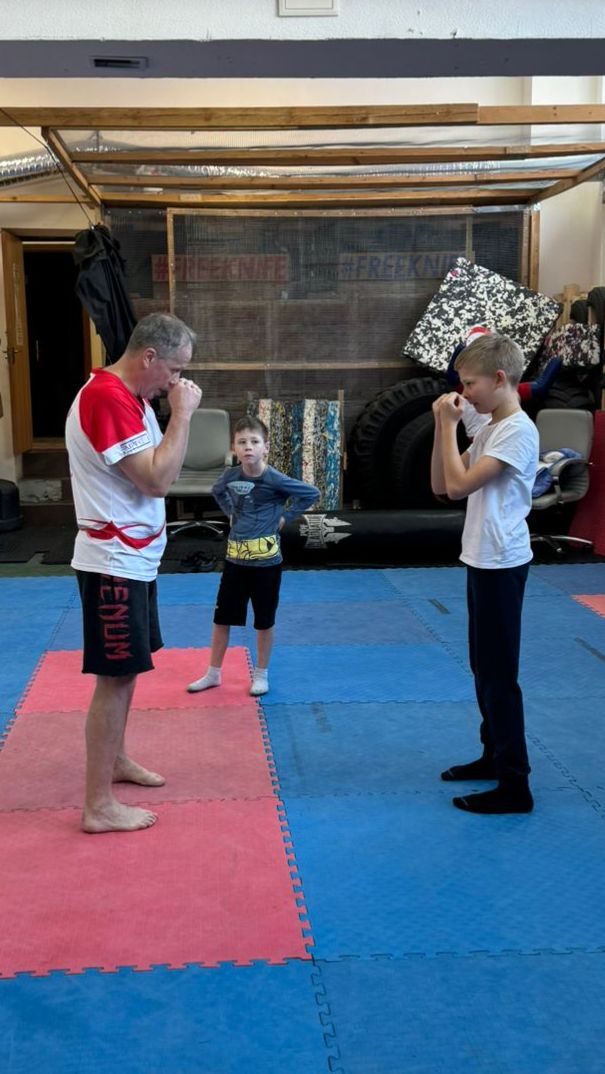 Тренировка по рукопашному бою для ребенка: Экстремальные развлечения Агентства Экстрима АХАА