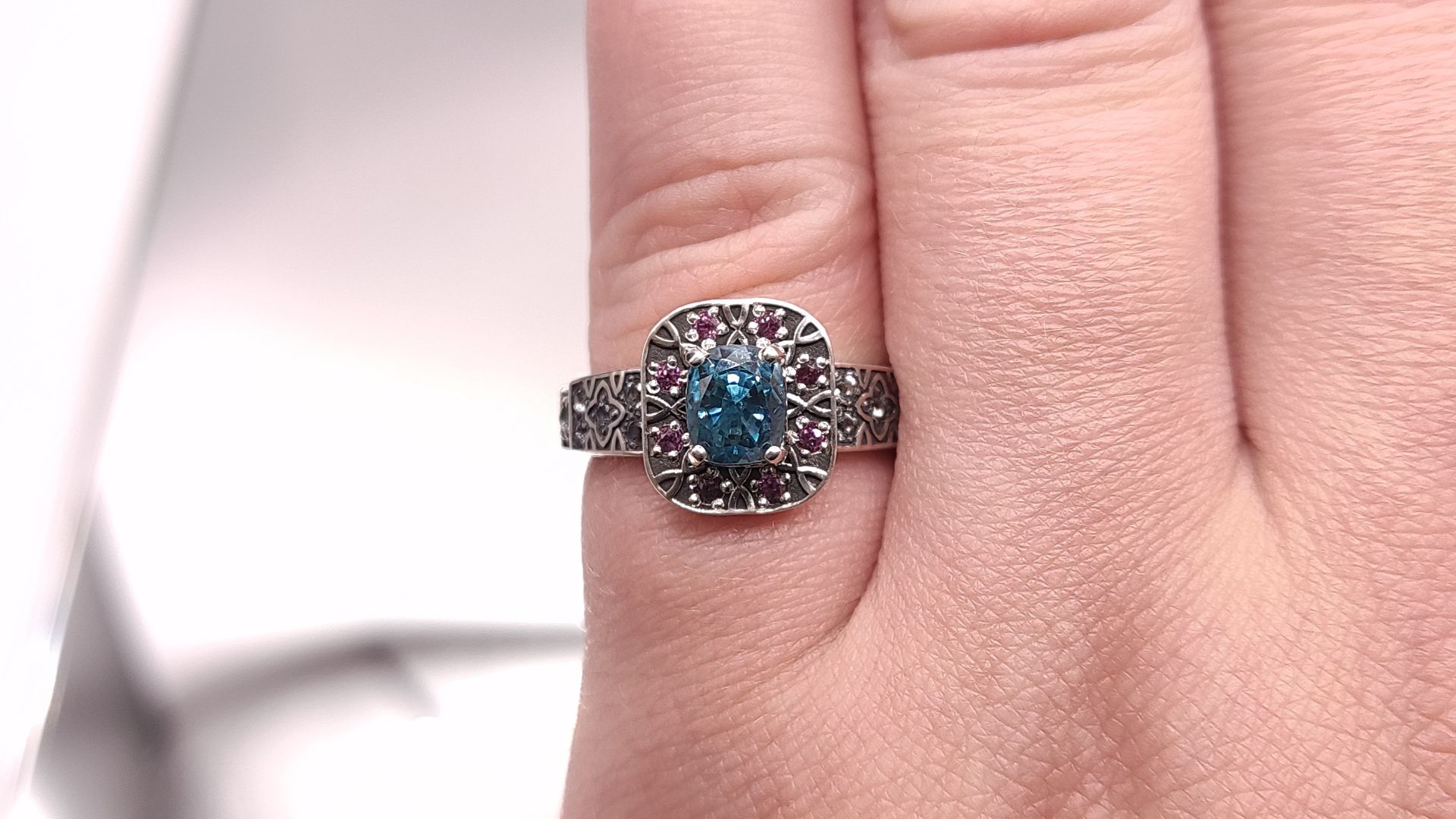 Кольцо с камнями голубой Циркон 2.29 ct., Гранат, Топаз