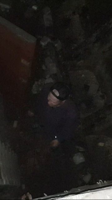 Чуть не сорвался вниз в заброшенных катакомбах #shorts #заброшка #приключения #юмор