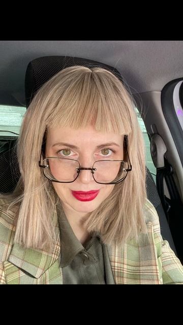 Блондинка - это всегда нарядно