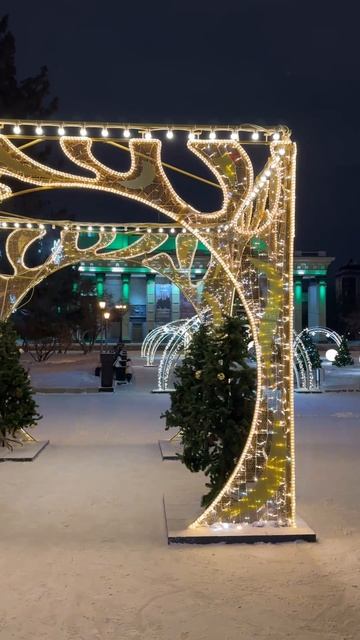 Световая инсталляция для катка — динамические арки, световые шары и кубы