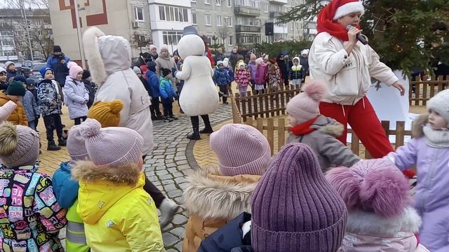 Танцы  у ёлки