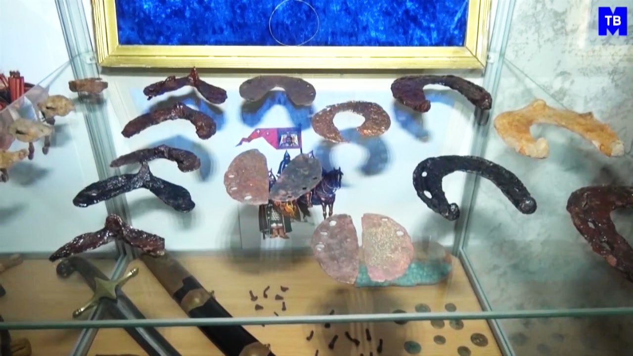 Выставка исторических подков России в Михайловском краеведческом музее. 2025 г.