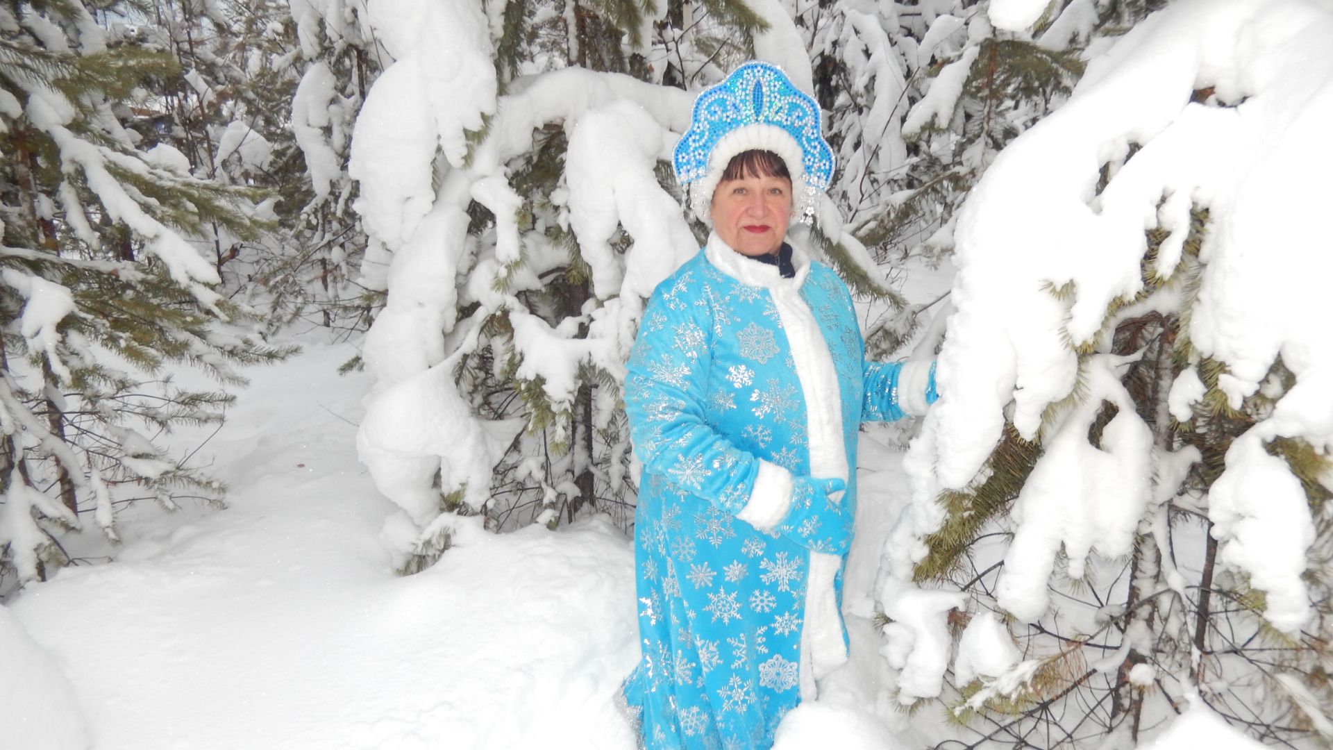 Просто посмейтесь.Танцуем мы с мужем.Скоро,мы придем.Исполнитель  ВЫХОД СНЕГУРОЧКИ песня снегурочки.