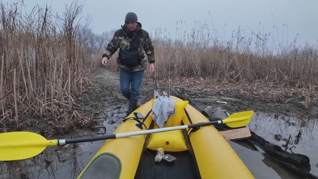 Рыбалка на спиннинг. Да, воды совсем нету.