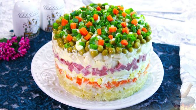 СЛОЁНЫЙ САЛАТ "ОЛИВЬЕ" С ГРУШЕЙ