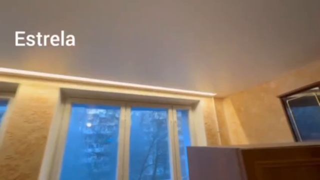 Натяжной потолок с нишей для штор.