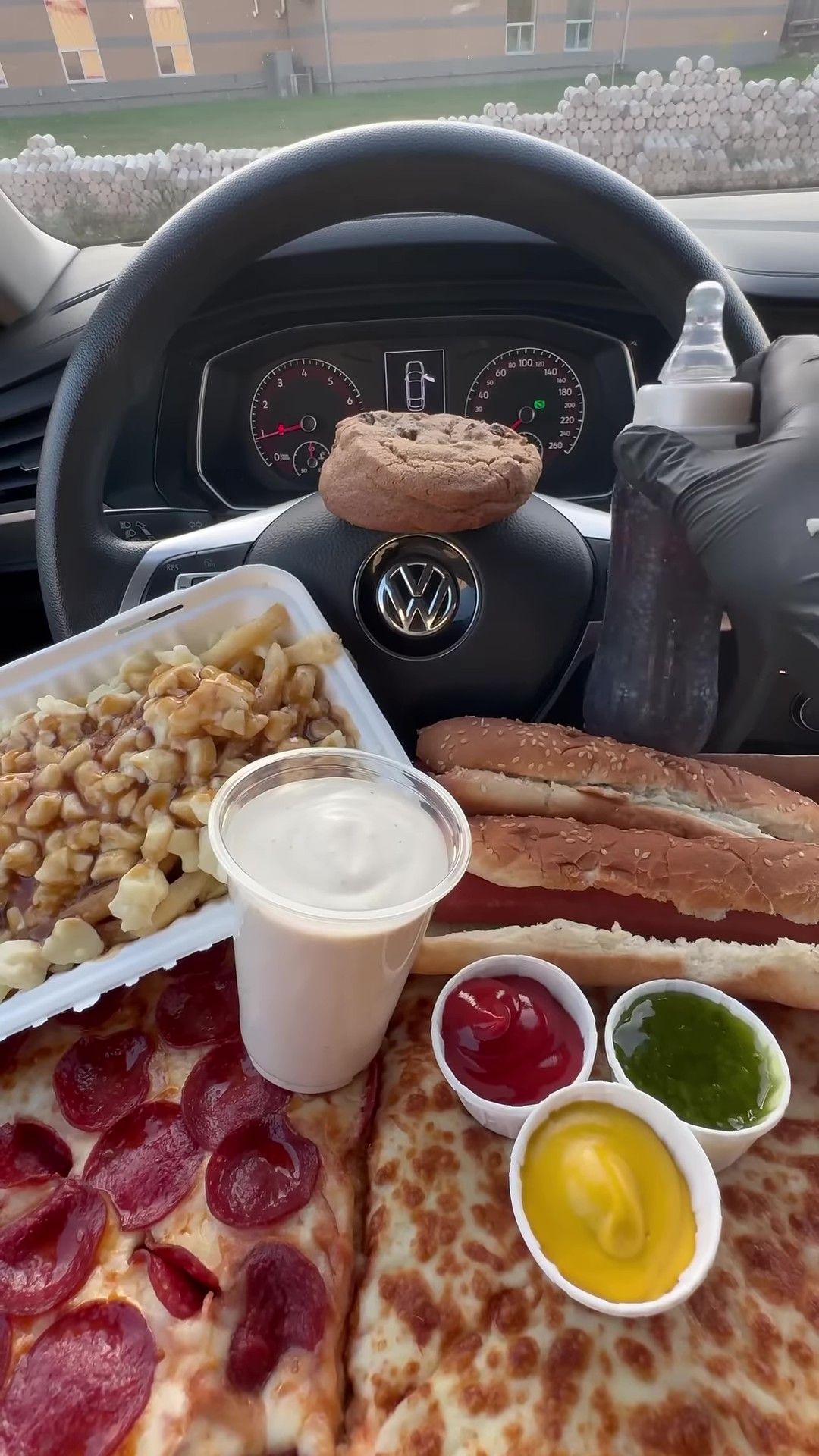 Быстрый перекус пиццей и парочкой хот догов 🔥🌭🍕