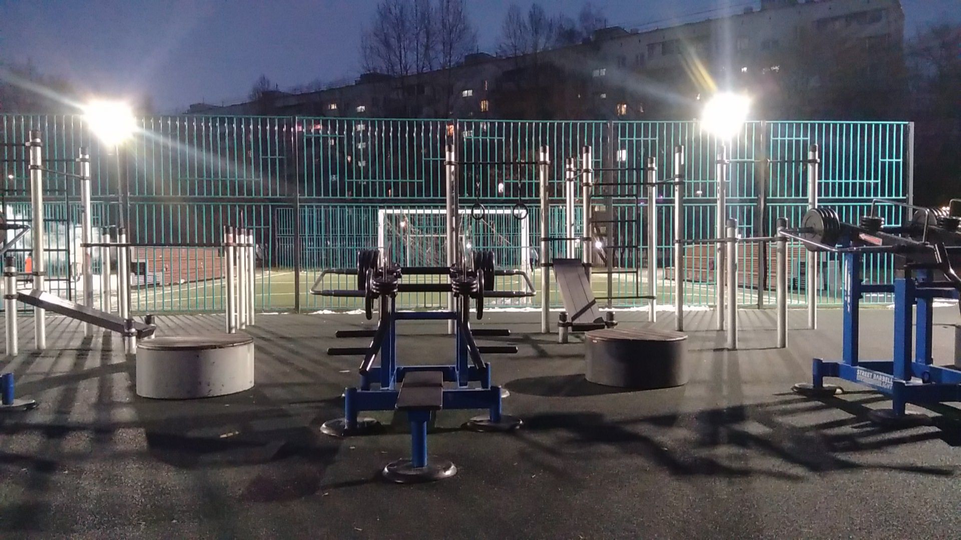 Московский дворик вечером