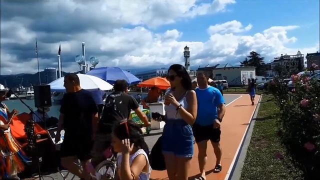 ГУЛЯЮ ПО БАТУМИ.