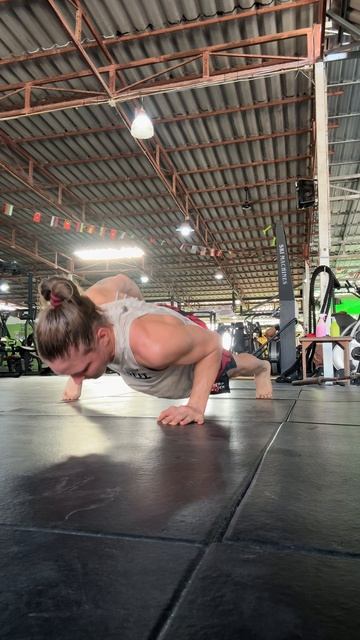 Отжимания на одной руке