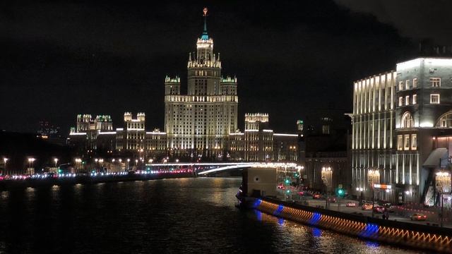 Москва в ночной подсветке, вид с большого Москворецкого моста.
