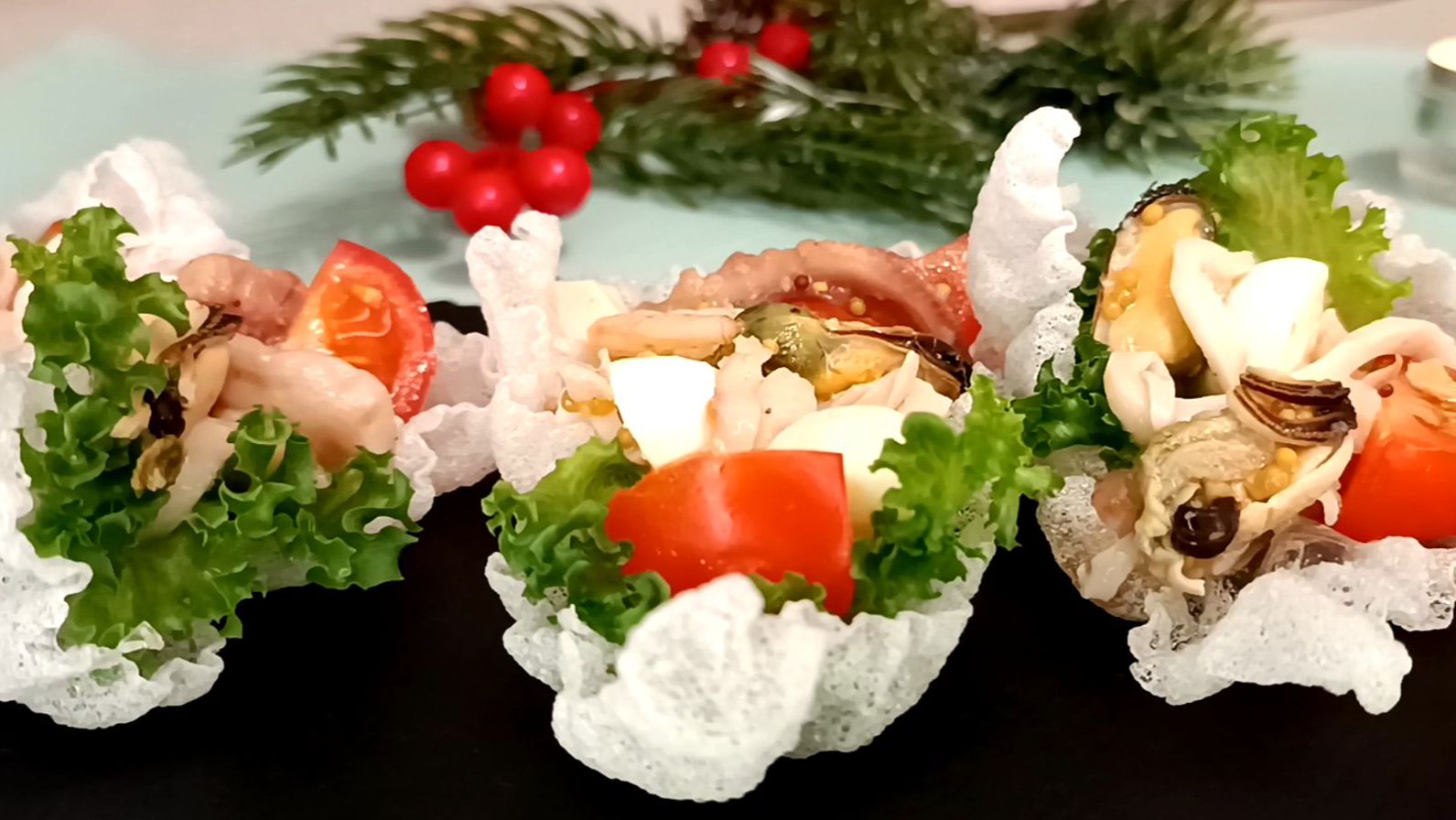 🎄 Новогодняя закуска‑сюрприз: «Морской коктейль» в хрустящих лодочках