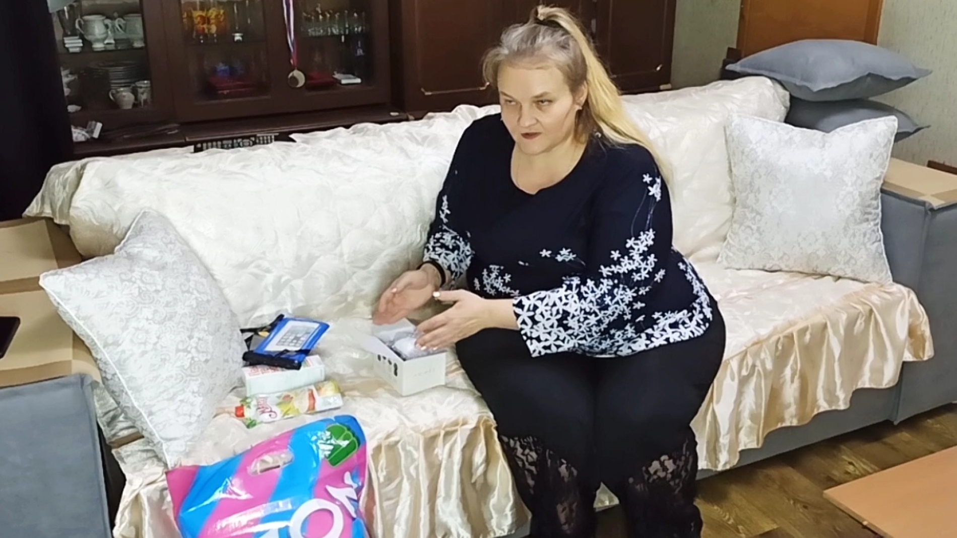 Обзор покупок на ozon и wildberries. Очень смешная распаковка. Товар пока дошёл потерял в качестве.