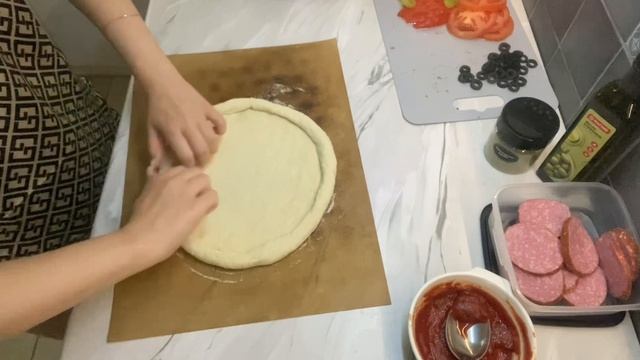 ГОТОВИТ ВНУЧКА. ПИЦЦА.