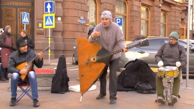 Ребята играют Сектор Газа на улице / Колхозный Панк