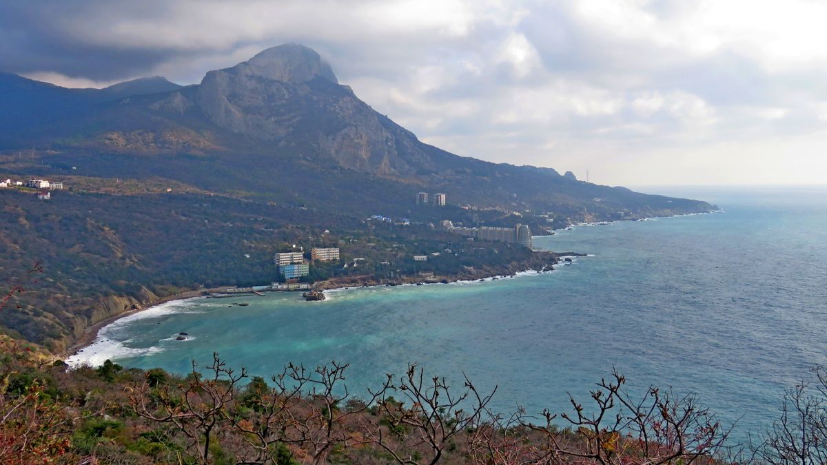 Смотровая площадка на перевале Ласпи.