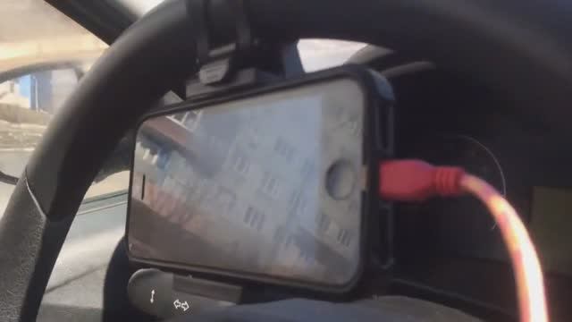 Держатель для телефона на руль автомобиля