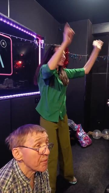 на дне рождения))