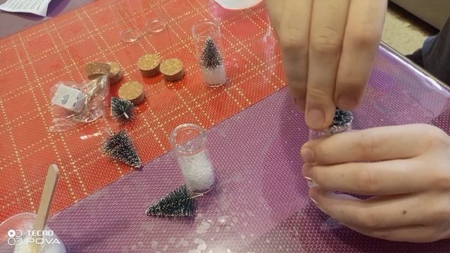 Создаем праздничное настроение😊. Сделали новогоднюю гирлянду🎇🎆🎇, нарядим нашу 🎄