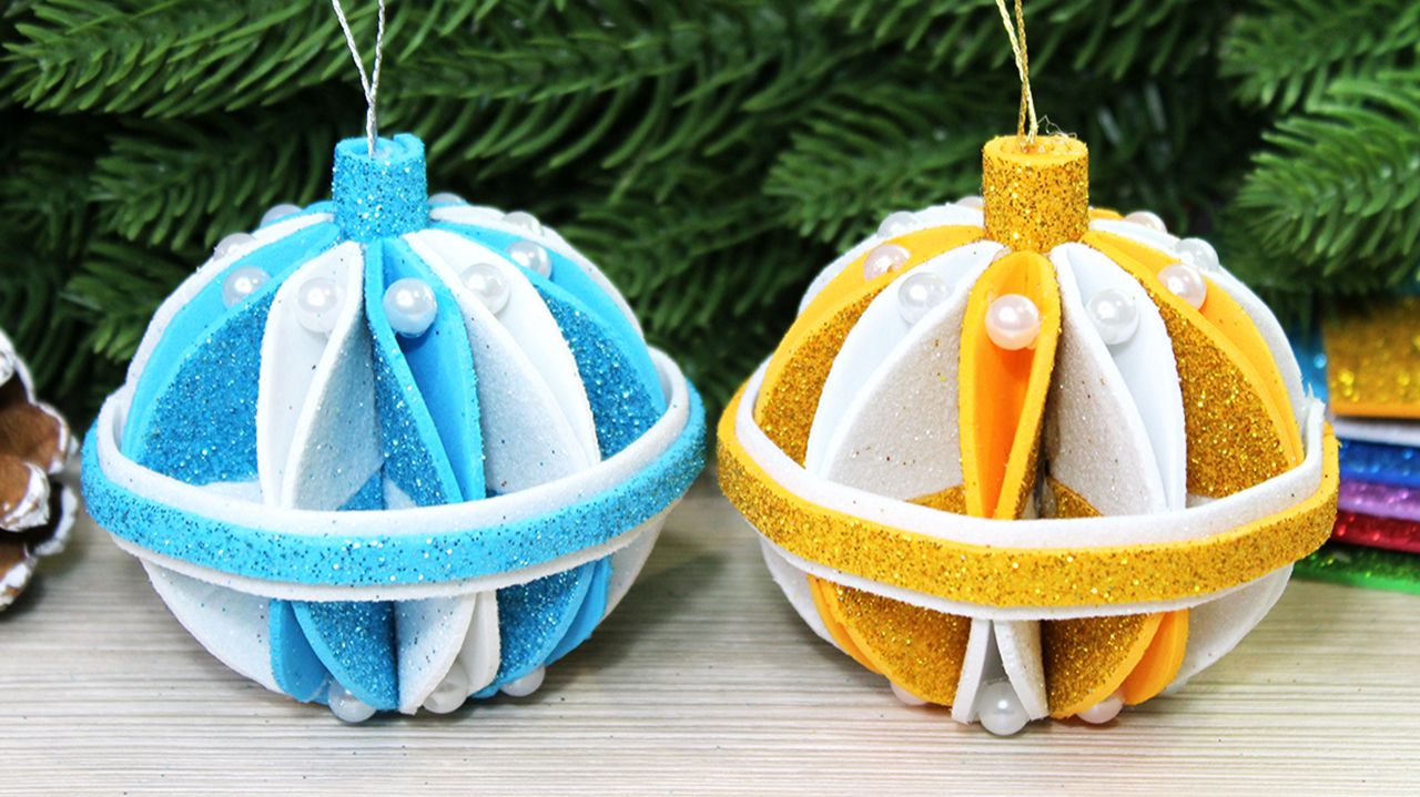 Шар на ёлку из фоамирана сделала быстро и просто. Гости будут в восторге от такого украшения