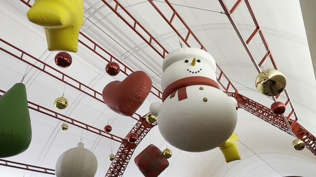 Москва новогодняя. Станция метро Трубная.