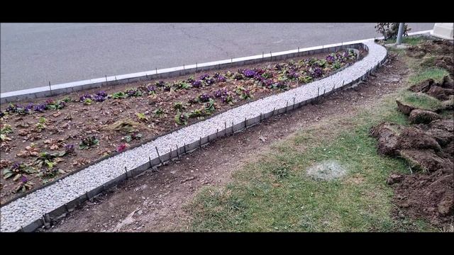 ЛАНДШАФТНЫЙ ДИЗАЙН.  (Возле дороги на углу).