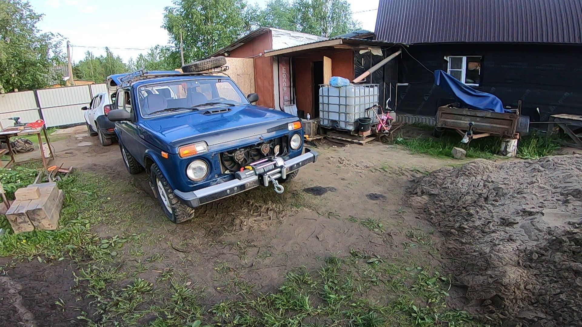 Подключил лебёдку на ниву и проверил в лесу как она работает