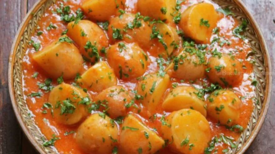 Картофель в томатном соусе.